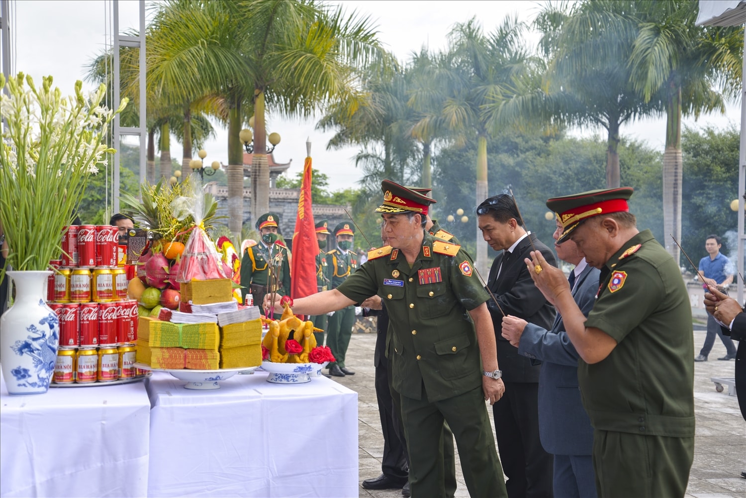 Điện Biên: Truy điệu, an táng 6 hài cốt liệt sĩ quân tình nguyện Việt ...