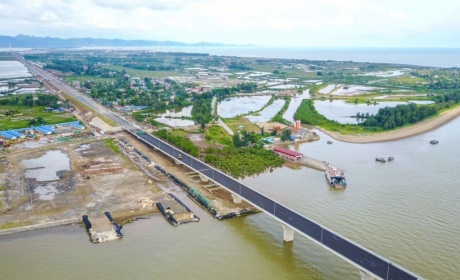 Cát Hải tập trung phát triển kinh tế từ ba “cỗ xe tam mã”