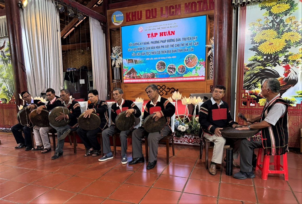 Hỗ trợ trực tiếp người tham gia bảo vệ, phát huy di sản cồng chiêng