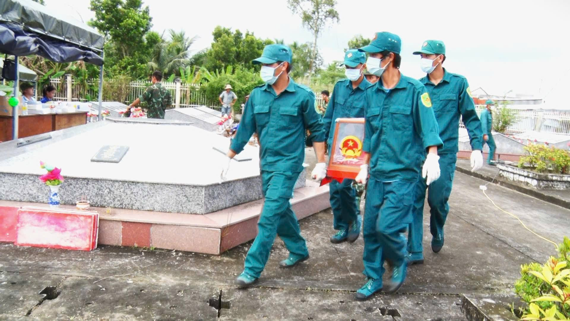 Phát Hiện Di Vật Mang Tên “phạm Văn Lũy” Trong Mộ Liệt Sĩ Tại An Giang