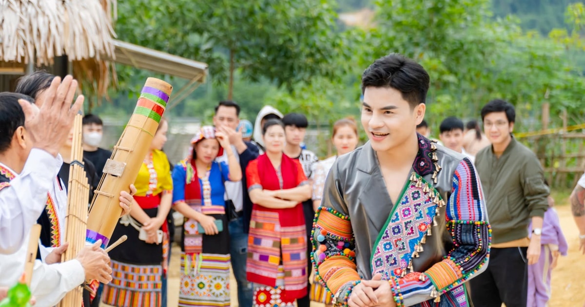 Chàng ca sĩ của "núi" mang âm nhạc đại ngàn bay xa